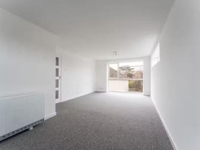 Nice 1 BA 2 bedroom apartment for rent in Twynham Road, Bourne.