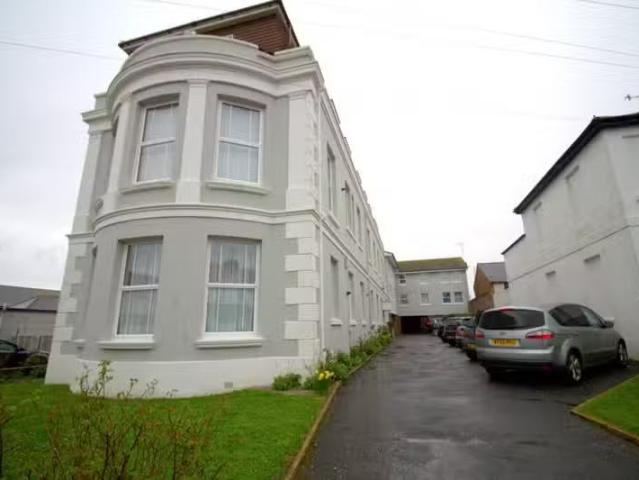 Cheap 1 BA 2 bedroom apartment for rent in Victoria Court, Vic.