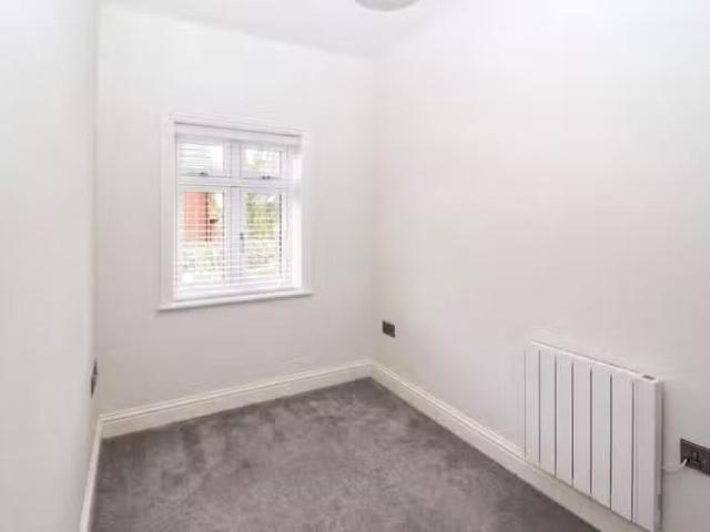 Cozy 1 BA 2 bedroom apartment for rent in Waverley Road, Kenil.