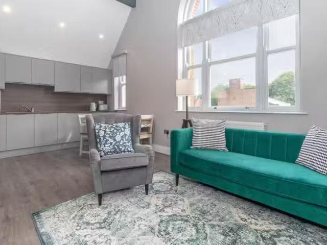 Cheap 1 BA 2 bedroom apartment for rent in West Lodge, Raddleb.
