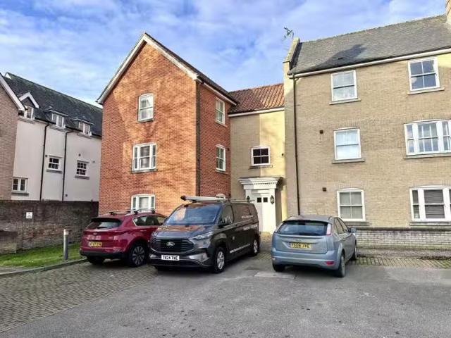 Rental! 1 BA 2 bedroom apartment for rent in Winfarthing Court.