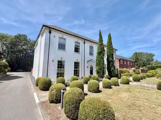 Deal! 1 BA 2 bedroom apartment for rent in Winkton Lodge, Redw.