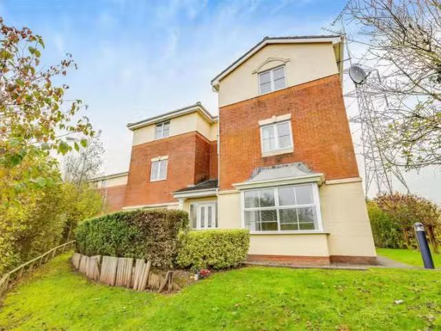 Cozy 1 BA 2 bedroom apartment for rent in Youghal Close, Pontp.
