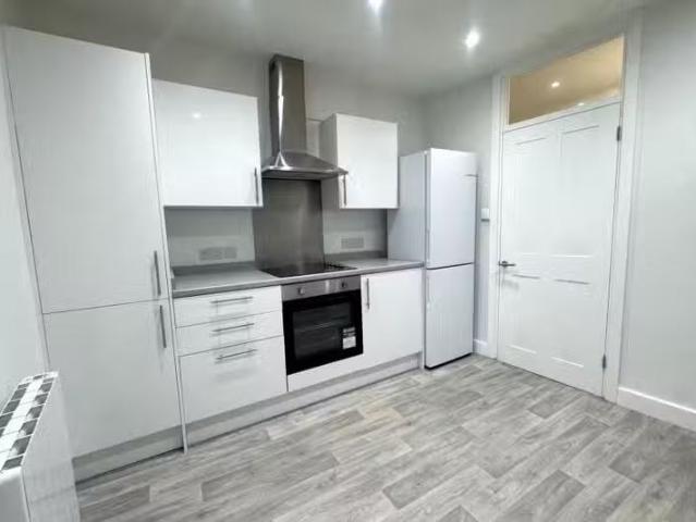 New 1 BA 2 bedroom apartment for rent in Addlestone, Surrey, K.