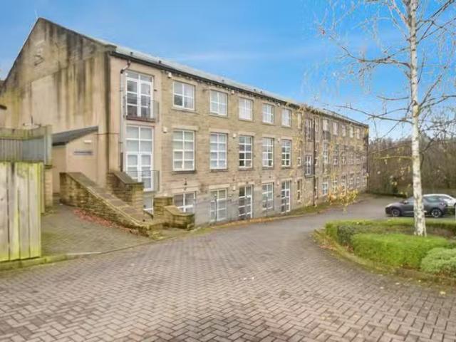 Deal! 1 BA 2 bedroom apartment for rent in Brackendale Lodge.