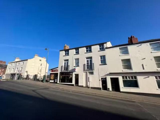 Unique 1 BA 2 bedroom apartment for rent in Brunswick Street.