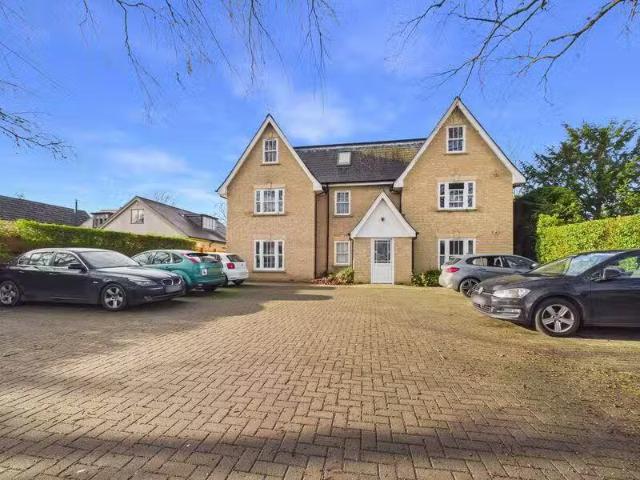 Just in! 1 BA 2 bedroom apartment for rent in Cambridge Road.