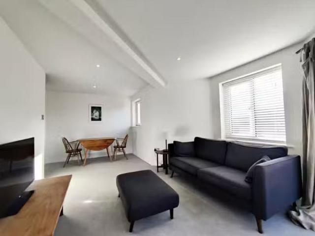 Rental! 1 BA 2 bedroom apartment for rent in Chamberlain Court.