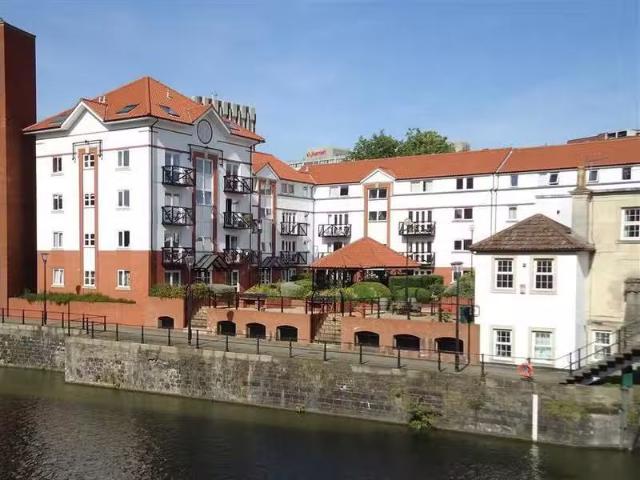 Deal! 1 BA 2 bedroom apartment for rent in City Centre, Ferrym.