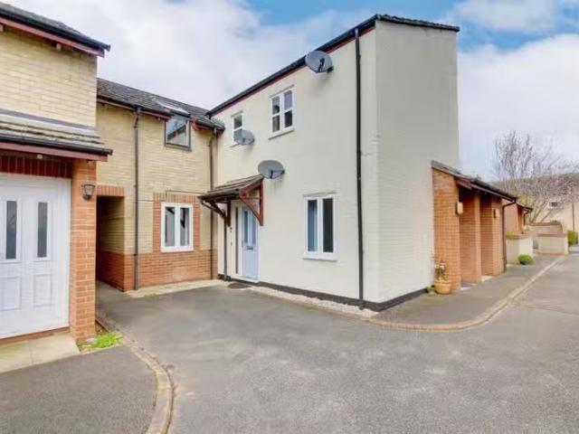 Charming 1 BA 2 bedroom apartment for rent in Cootes Lane, Fen.