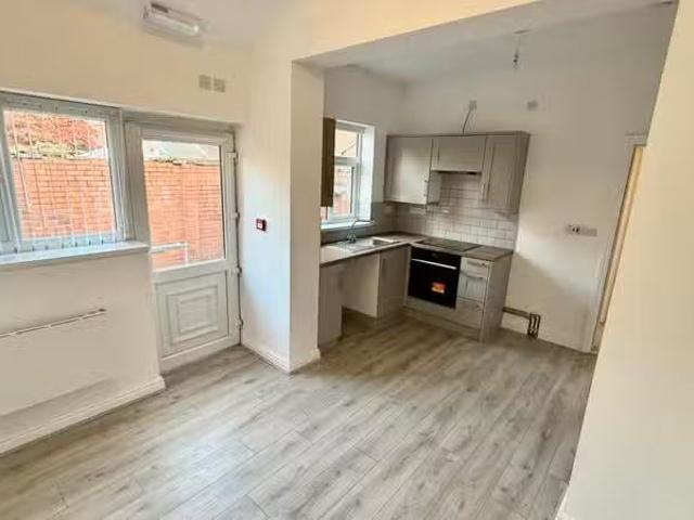Charming 1 BA 2 bedroom apartment for rent in College road, B1.
