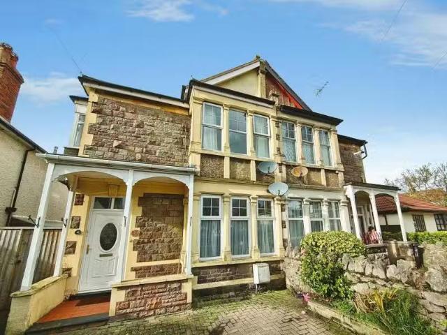 Unique 1 BA 2 bedroom apartment for rent in Devonshire Road.