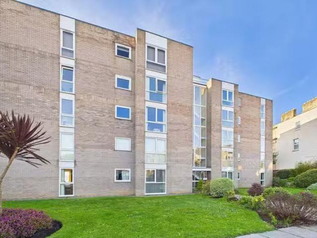 Cheap 1 BA 2 bedroom apartment for rent in Elton Road, Clevedo.