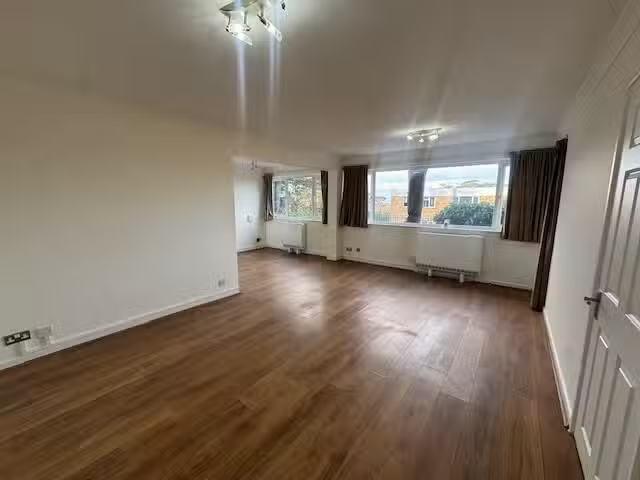 Nice 1 BA 2 bedroom apartment for rent in Hazelwood Road, BRIS.