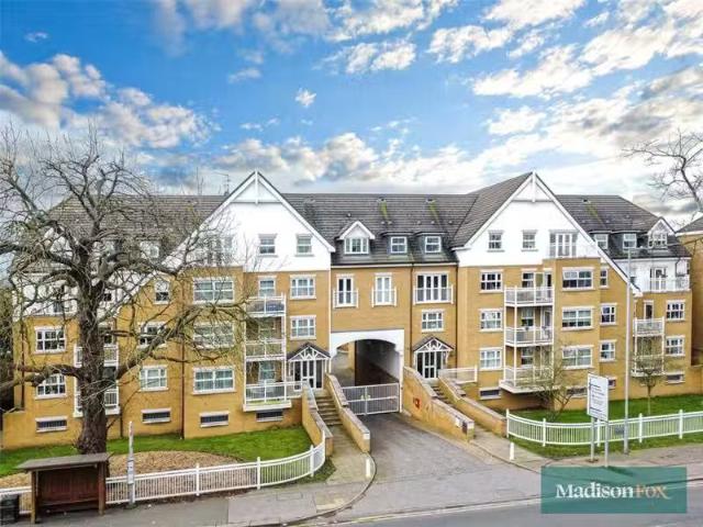 Just in! 1 BA 2 bedroom apartment for rent in High Road, Buckh.