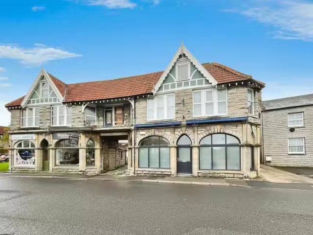 Rental! 1 BA 2 bedroom apartment for rent in High Street, Stre.