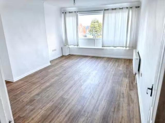 Cheap 1 BA 2 bedroom apartment for rent in Hilda Park, Chester.
