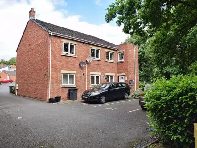 Cheap 1 BA 2 bedroom apartment for rent in Millbrook Gardens.