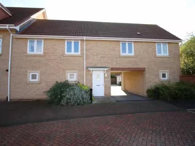 Cheap 1 BA 2 bedroom apartment for rent in Pacific Way, City P.
