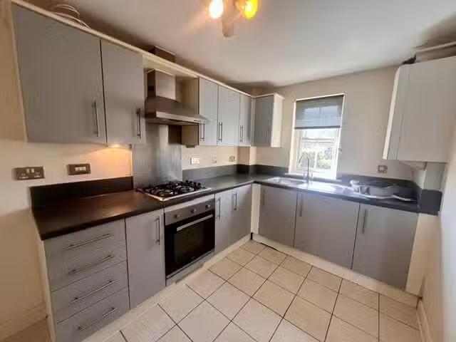 Deal! 1 BA 2 bedroom apartment for rent in Phoenix Way, CARDIF.