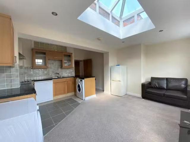 Unique 1 BA 2 bedroom apartment for rent in Regent Street, Lea.