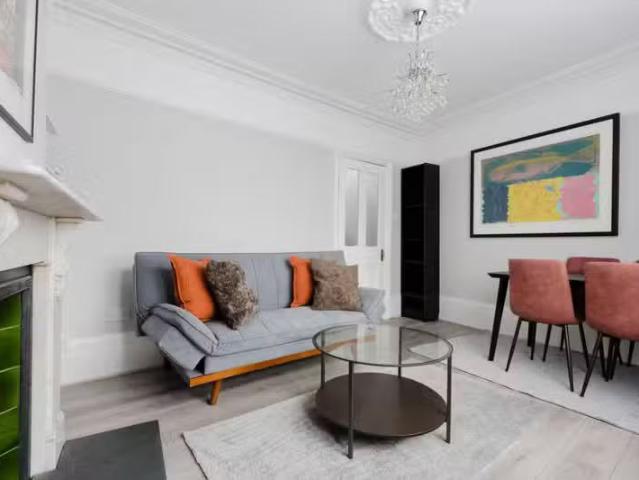 Just in! 1 BA 2 bedroom apartment for rent in Roman Road, Lond.