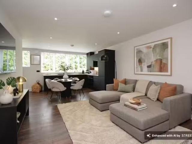 Just in! 1 BA 2 bedroom apartment for rent in Spindle Close, H.
