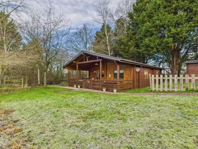 Cozy 1 BA 2 bedroom chalet for rent in Rake Lane, Chorlton by.