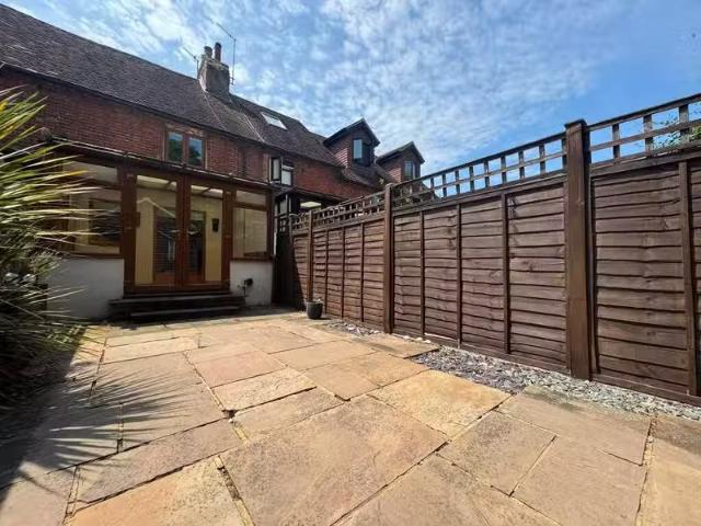 For Rent! 1 BA 2 bedroom cottage for rent in Mill Lane, Eynsfo.