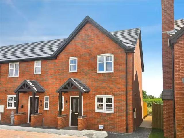 Deal! 1 BA 2 bedroom End Terrace House to rent, Boundary Field.