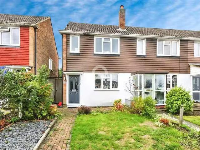 Just in! 1 BA 2 bedroom End Terrace House to rent, Eltham Hill.