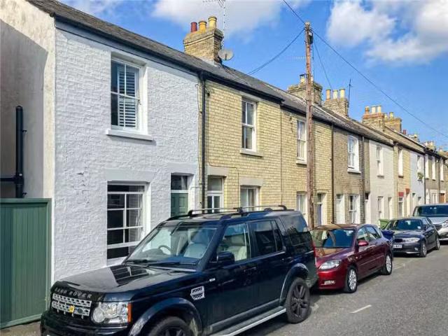 Cheap 1 BA 2 bedroom end of terrace house for rent in Ainswort.