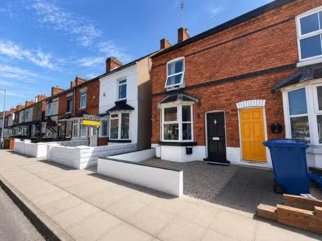 Deal! 1 BA 2 bedroom end of terrace house for rent in Park Str.