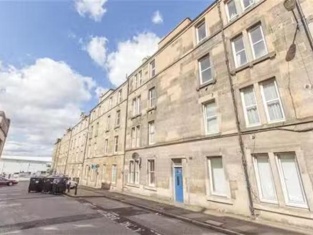 For Rent! 1 BA 2 bedroom flat for rent in 11, Murdoch Terrace.