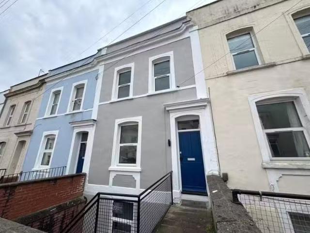 Unique 1 BA 2 bedroom flat for rent in Campbell Street, Bristo.