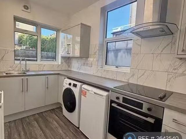 For Rent! 1 BA 2 bedroom flat for rent in Charlton Road, Kings.