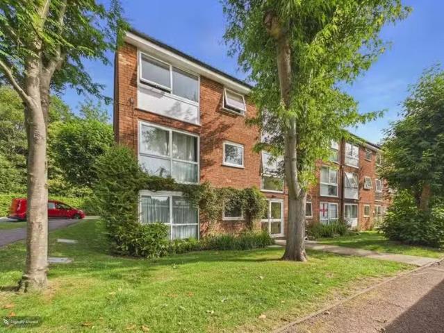 For Rent! 1 BA 2 bedroom flat for rent in Chenies Court, Hemel.