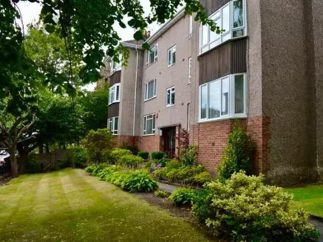 Cheap 1 BA 2 bedroom flat for rent in Clarkston Road, Cathcart.