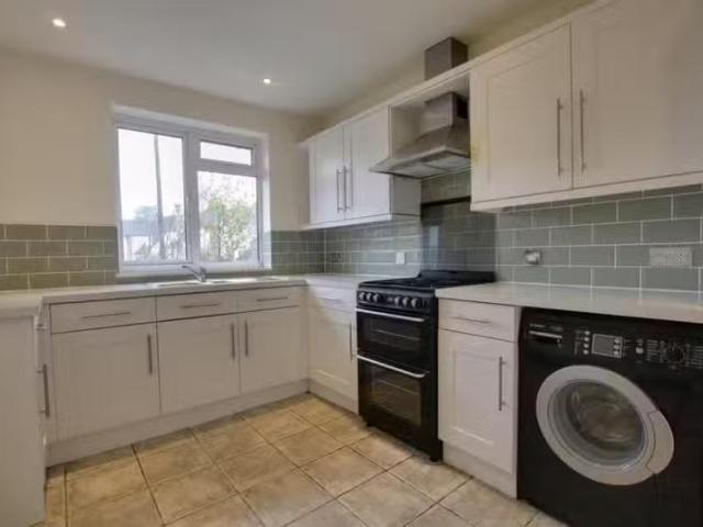 Cheap 1 BA 2 bedroom flat for rent in Cranley Court, Beckenham.
