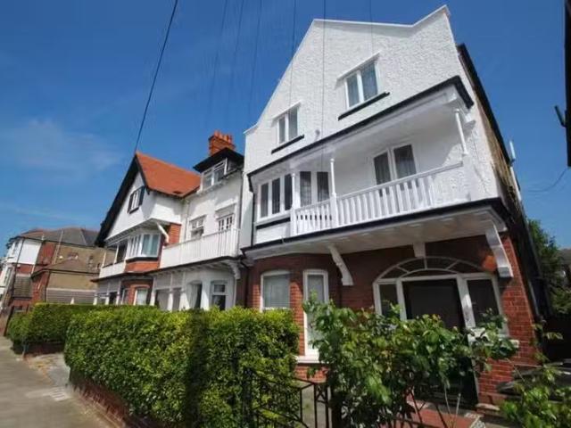 Charming 1 BA 2 bedroom flat for rent in Crawford Gardens, Mar.