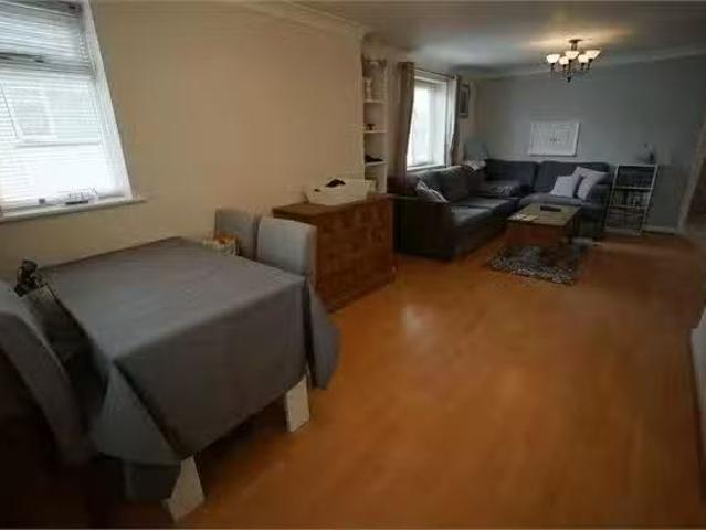 Charming 1 BA 2 bedroom flat for rent in Akersloot Place, West.