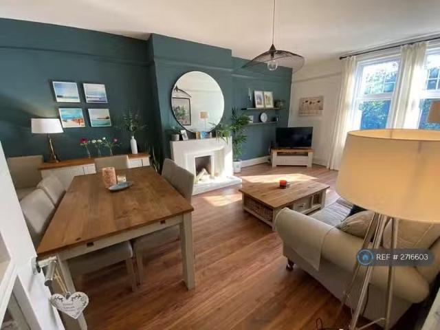 Charming 1 BA 2 bedroom flat for rent in Alton Chambers, Poole.