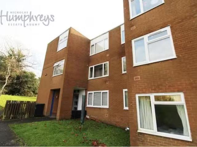 Deal! 1 BA 2 bedroom flat for rent in Albany Court, Halesowen.