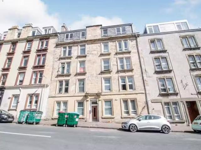Unique 1 BA 2 bedroom flat for rent in Baffin Street, Dundee.