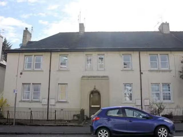 For Rent! 1 BA 2 bedroom flat for rent in Barnsdale Road, St..