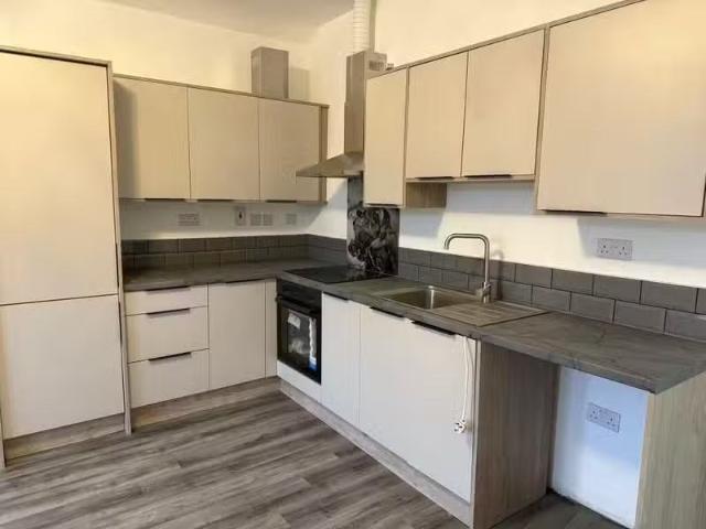 New 1 BA 2 bedroom flat for rent in Bearwood Road, Birmingham.