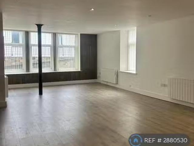 For Rent! 1 BA 2 bedroom flat for rent in Bull Street, Burnley.