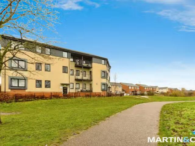 Rental! 1 BA 2 bedroom flat for rent in Golden Eagle Gardens.