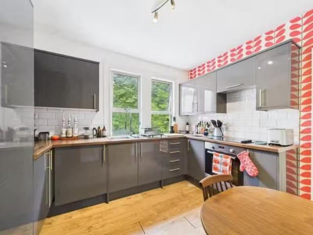 Just in! 1 BA 2 bedroom flat for rent in Gwydyr Road Bromley BR2