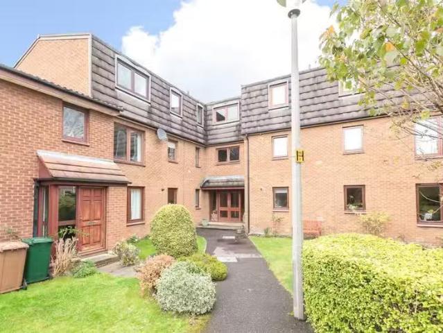 Cheap 1 BA 2 bedroom flat for rent in East Champanyie, Edinbur.